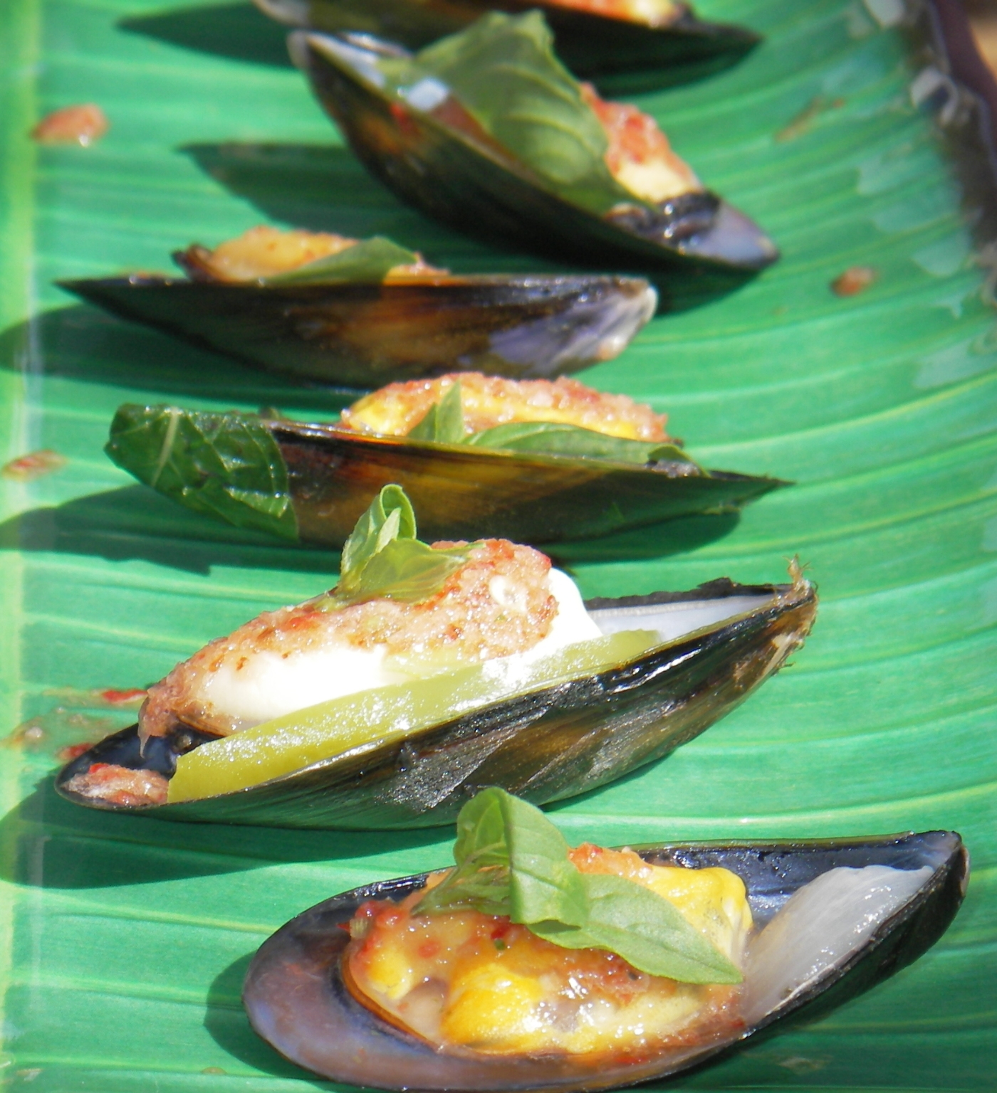 ~Steamed Mediterranean Mussels with Thai Chili Sauce Recipe~ | Pranee's ...