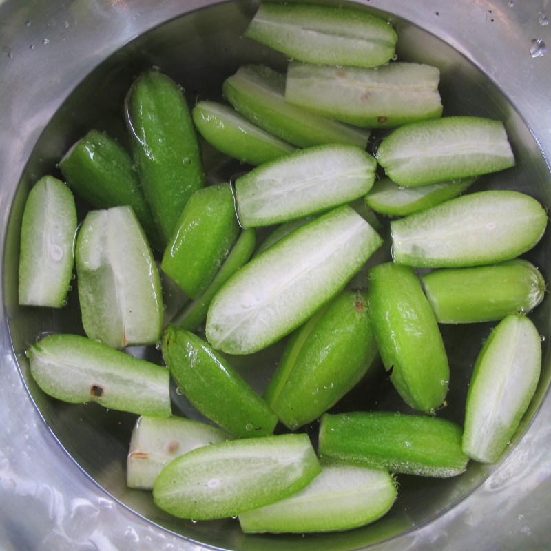 Soak in Cold Water | Pranee's Thai Kitchen