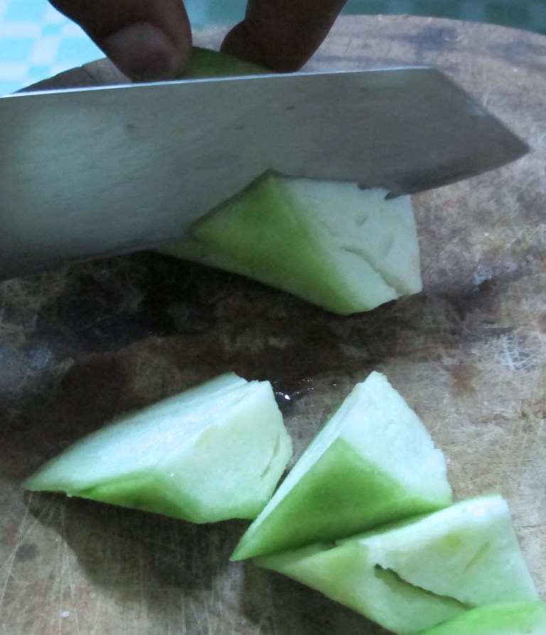~Angled Luffa Gourd, Stir-Fried Angled Luffa with Egg Recipe~ | Pranee ...