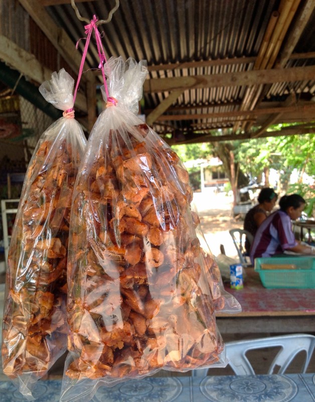 ~How to Prepare Tamarind Pods~ | Pranee's Thai Kitchen
