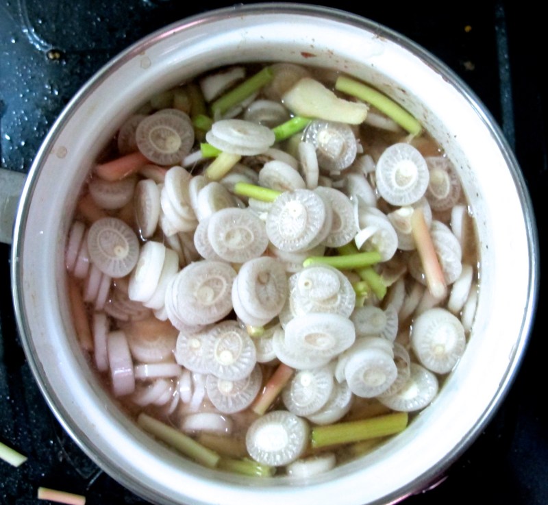 Can you eat banana trunk? | Pranee's Thai Kitchen