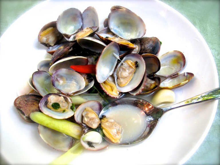 ~Thai Steamed Clams with Lemongrass Recipe, หอยต้มตะไคร้~ | Pranee's ...